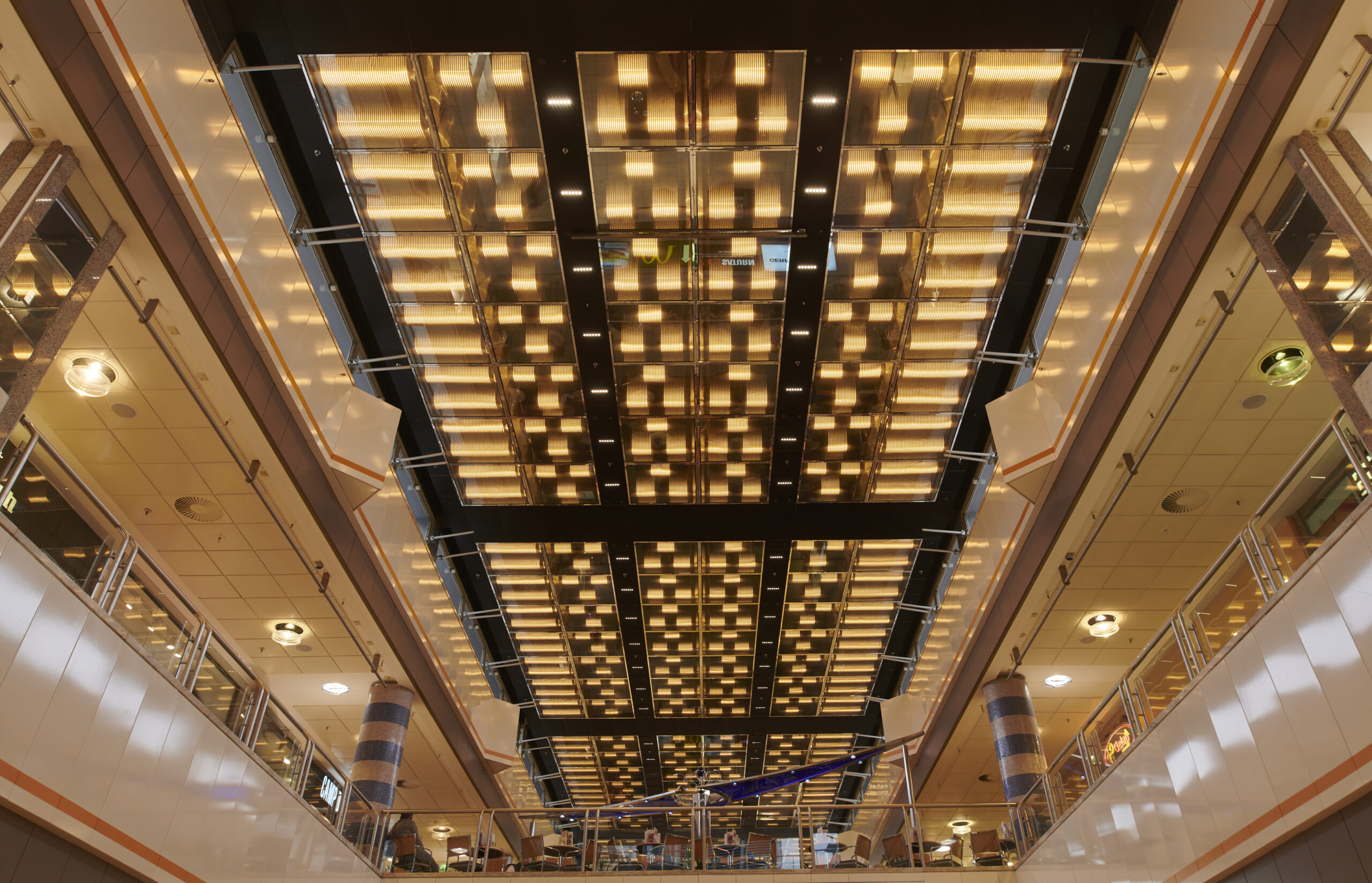 Lichtdecke des RheinCenter Köln - InstaLighting